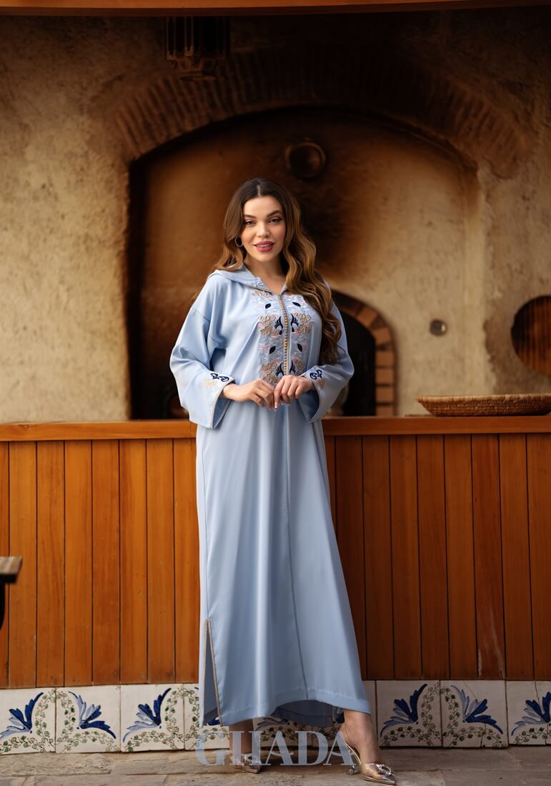 Djellaba makhzaniya en bleu ciel avec broderie en skalli – GHADA FASHION